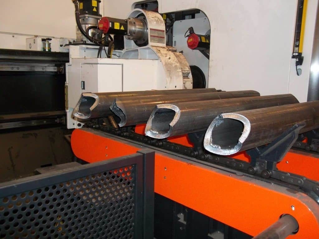 Lavorazione taglio laser tubi 3D conto terzi. Bergamo